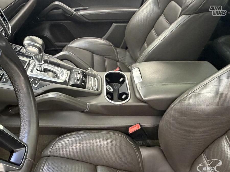 Синий Порше Каен 2015 в Авиженяй, объемом двигателя 4.80 л и пробегом 130 тыс. км за 26900 €, фото 28 на AUTOMOTO.COM.LV