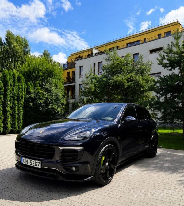 Blue Porsche Cayenne 2015 in Riga, with an engine capacity of 3.00 L and mileage of 176 thousand km for 29900 €, photo 1 on AUTOMOTO.COM.LV