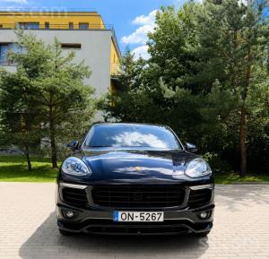 Blue Porsche Cayenne 2015 in Riga, with an engine capacity of 3.00 L and mileage of 176 thousand km for 29900 €, photo 3 on AUTOMOTO.COM.LV