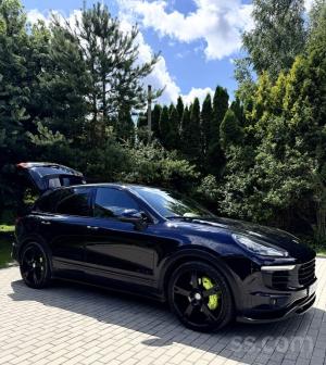 Blue Porsche Cayenne 2015 in Riga, with an engine capacity of 3.00 L and mileage of 176 thousand km for 29900 €, photo 4 on AUTOMOTO.COM.LV
