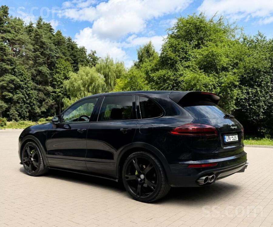Blue Porsche Cayenne 2015 in Riga, with an engine capacity of 3.00 L and mileage of 176 thousand km for 29900 €, photo 8 on AUTOMOTO.COM.LV
