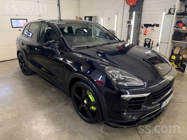 Blue Porsche Cayenne 2015 in Riga, with an engine capacity of 3.00 L and mileage of 176 thousand km for 29900 €, photo 9 on AUTOMOTO.COM.LV