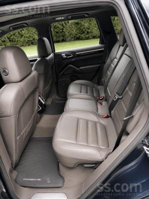 Blue Porsche Cayenne 2015 in Riga, with an engine capacity of 3.00 L and mileage of 176 thousand km for 29900 €, photo 15 on AUTOMOTO.COM.LV