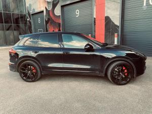 Blue Porsche Cayenne 2015 in Kaunas, with an engine capacity of 4.81 L and mileage of 134 thousand km for 24900 €, photo 5 on AUTOMOTO.COM.LV