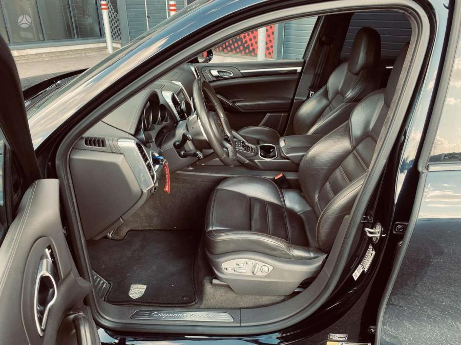 Blue Porsche Cayenne 2015 in Kaunas, with an engine capacity of 4.81 L and mileage of 134 thousand km for 24900 €, photo 11 on AUTOMOTO.COM.LV