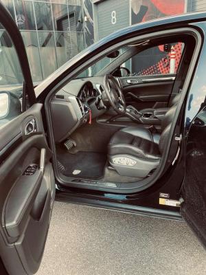 Blue Porsche Cayenne 2015 in Kaunas, with an engine capacity of 4.81 L and mileage of 134 thousand km for 24900 €, photo 14 on AUTOMOTO.COM.LV