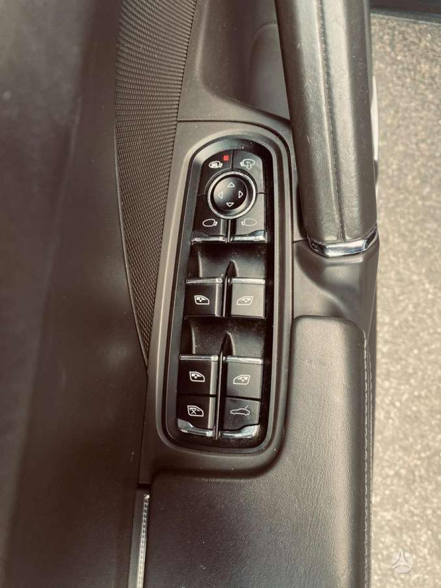 Blue Porsche Cayenne 2015 in Kaunas, with an engine capacity of 4.81 L and mileage of 134 thousand km for 24900 €, photo 15 on AUTOMOTO.COM.LV