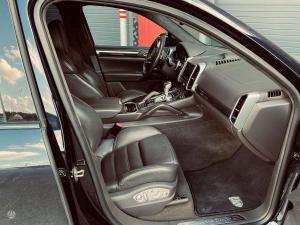 Blue Porsche Cayenne 2015 in Kaunas, with an engine capacity of 4.81 L and mileage of 134 thousand km for 24900 €, photo 24 on AUTOMOTO.COM.LV