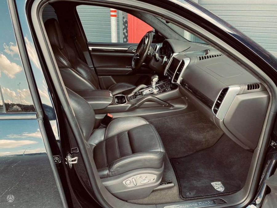 Blue Porsche Cayenne 2015 in Kaunas, with an engine capacity of 4.81 L and mileage of 134 thousand km for 24900 €, photo 24 on AUTOMOTO.COM.LV