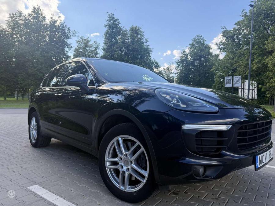 Blue Porsche Cayenne 2016 in Vilnius, with an engine capacity of 3.60 L and mileage of 248 thousand km for 18900 €, photo 3 on AUTOMOTO.COM.LV