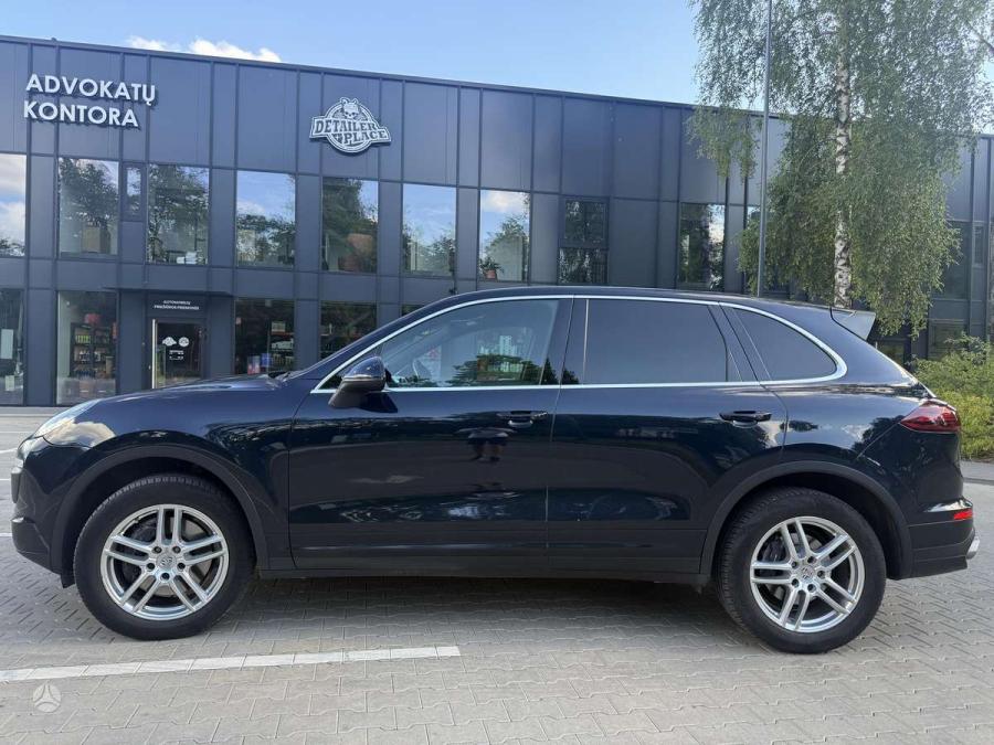 Blue Porsche Cayenne 2016 in Vilnius, with an engine capacity of 3.60 L and mileage of 248 thousand km for 18900 €, photo 6 on AUTOMOTO.COM.LV