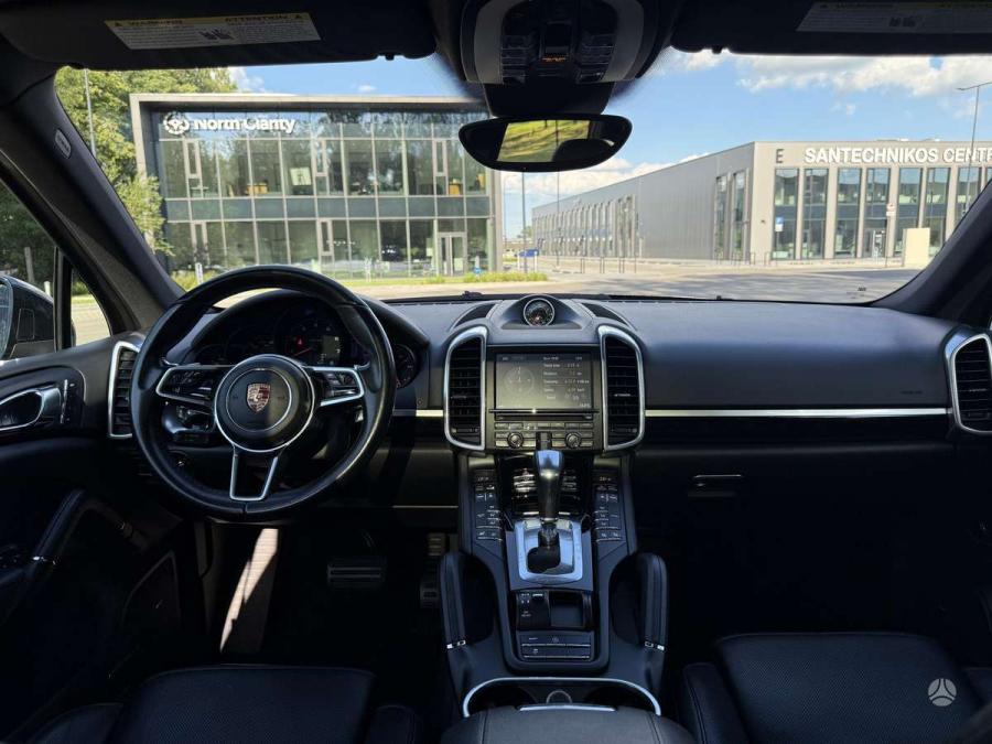 Blue Porsche Cayenne 2016 in Vilnius, with an engine capacity of 3.60 L and mileage of 248 thousand km for 18900 €, photo 10 on AUTOMOTO.COM.LV