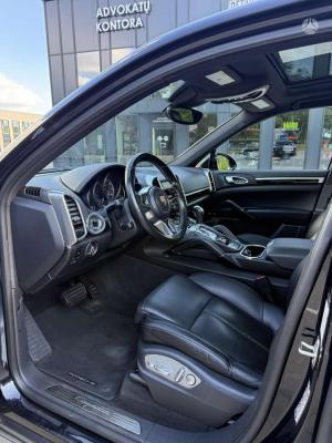 Blue Porsche Cayenne 2016 in Vilnius, with an engine capacity of 3.60 L and mileage of 248 thousand km for 18900 €, photo 11 on AUTOMOTO.COM.LV