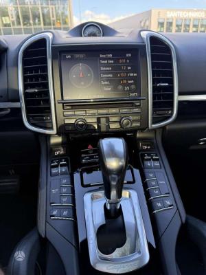 Blue Porsche Cayenne 2016 in Vilnius, with an engine capacity of 3.60 L and mileage of 248 thousand km for 18900 €, photo 12 on AUTOMOTO.COM.LV