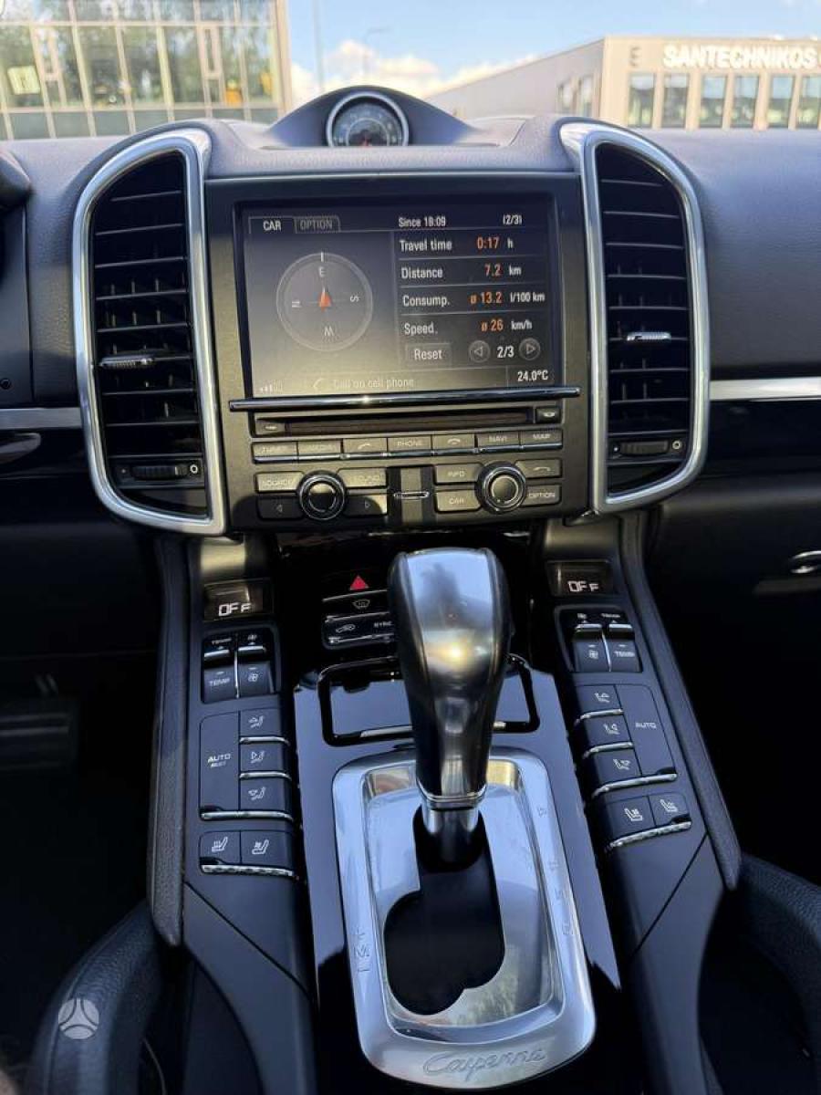 Blue Porsche Cayenne 2016 in Vilnius, with an engine capacity of 3.60 L and mileage of 248 thousand km for 18900 €, photo 12 on AUTOMOTO.COM.LV