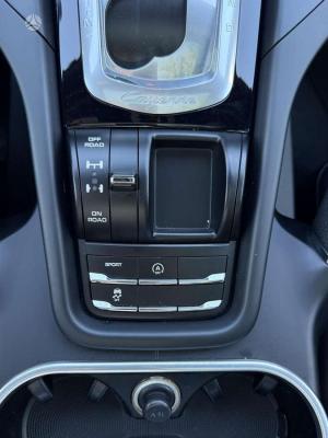 Blue Porsche Cayenne 2016 in Vilnius, with an engine capacity of 3.60 L and mileage of 248 thousand km for 18900 €, photo 14 on AUTOMOTO.COM.LV