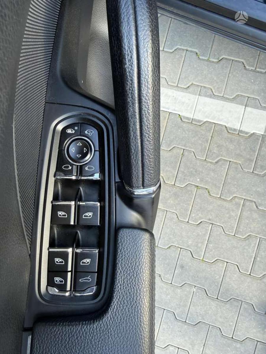 Blue Porsche Cayenne 2016 in Vilnius, with an engine capacity of 3.60 L and mileage of 248 thousand km for 18900 €, photo 17 on AUTOMOTO.COM.LV