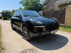 Blue Porsche Cayenne 2016 in Vilnius, with an engine capacity of 4.13 L and mileage of 173 thousand km for 29990 €, photo 3 on AUTOMOTO.COM.LV