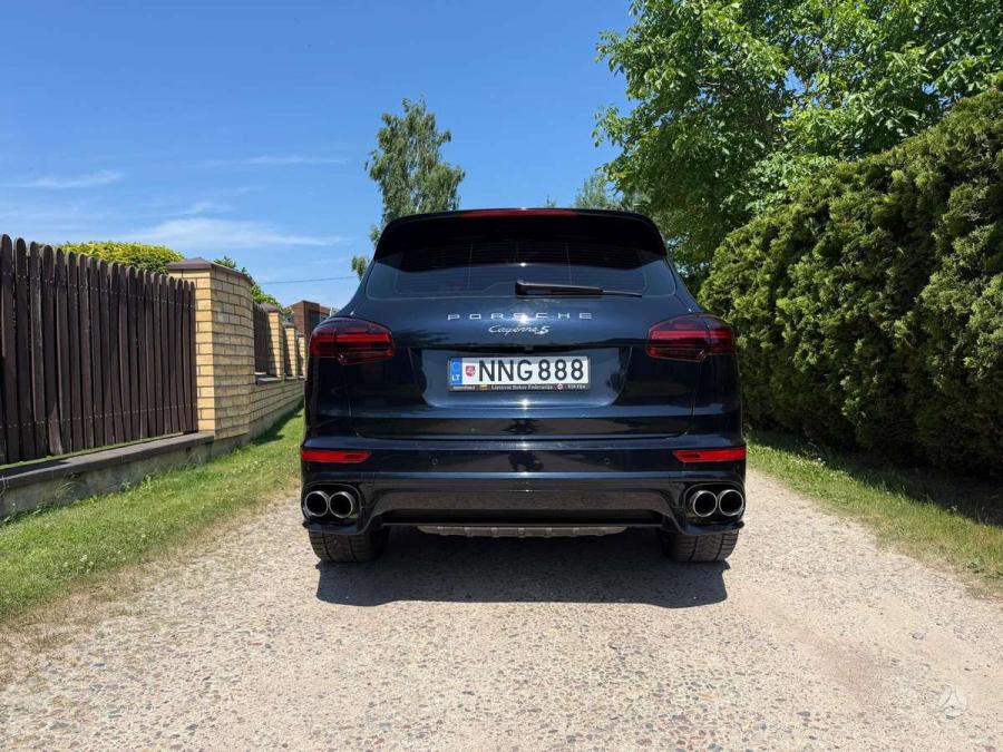 Blue Porsche Cayenne 2016 in Vilnius, with an engine capacity of 4.13 L and mileage of 173 thousand km for 29990 €, photo 5 on AUTOMOTO.COM.LV