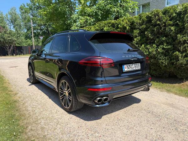 Blue Porsche Cayenne 2016 in Vilnius, with an engine capacity of 4.13 L and mileage of 173 thousand km for 29990 €, photo 5 on AUTOMOTO.COM.LV