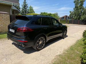 Blue Porsche Cayenne 2016 in Vilnius, with an engine capacity of 4.13 L and mileage of 173 thousand km for 29990 €, photo 7 on AUTOMOTO.COM.LV