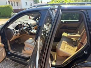 Blue Porsche Cayenne 2016 in Vilnius, with an engine capacity of 4.13 L and mileage of 173 thousand km for 29990 €, photo 12 on AUTOMOTO.COM.LV