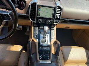 Blue Porsche Cayenne 2016 in Vilnius, with an engine capacity of 4.13 L and mileage of 173 thousand km for 29990 €, photo 17 on AUTOMOTO.COM.LV