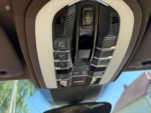 Blue Porsche Cayenne 2016 in Vilnius, with an engine capacity of 4.13 L and mileage of 173 thousand km for 29990 €, photo 19 on AUTOMOTO.COM.LV