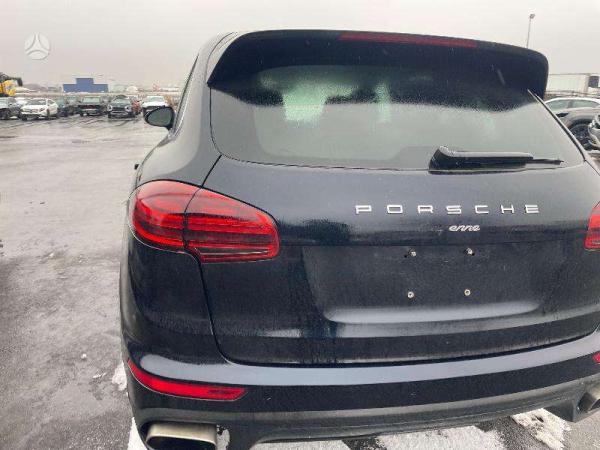Blue Porsche Cayenne 2016 in Siauliai, with an engine capacity of 3.60 L and mileage of 204 thousand km for 9950 €, photo 4 on AUTOMOTO.COM.LV