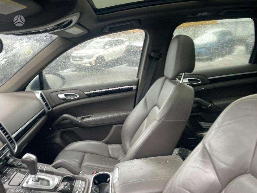 Zils Porsche Cayenne 2016 Šauļi, ar dzinēja tilpumu 3.60 L un nobraukumu 204 tūkst. km par 9950 €, foto 13 vietnē AUTOMOTO.COM.LV