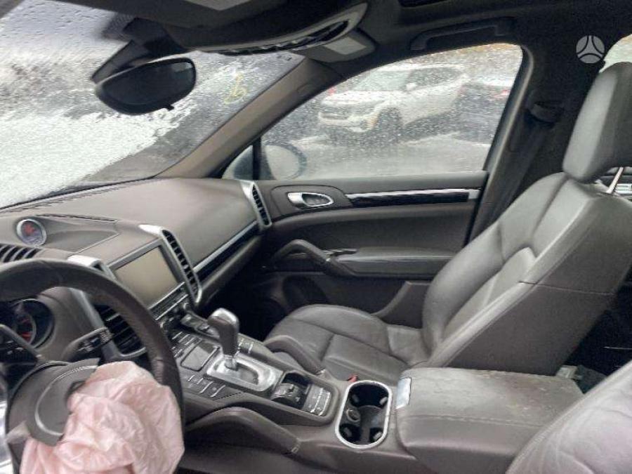 Zils Porsche Cayenne 2016 Šauļi, ar dzinēja tilpumu 3.60 L un nobraukumu 204 tūkst. km par 9950 €, foto 17 vietnē AUTOMOTO.COM.LV