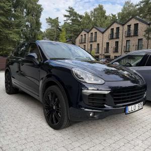 Zils Porsche Cayenne 2016 Klaipėda, ar dzinēja tilpumu 3.60 L un nobraukumu 151 tūkst. km par 22900 €, foto  vietnē AUTOMOTO.COM.LV