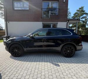 Blue Porsche Cayenne 2016 in Klaipeda, with an engine capacity of 3.60 L and mileage of 151 thousand km for 22900 €, photo 4 on AUTOMOTO.COM.LV