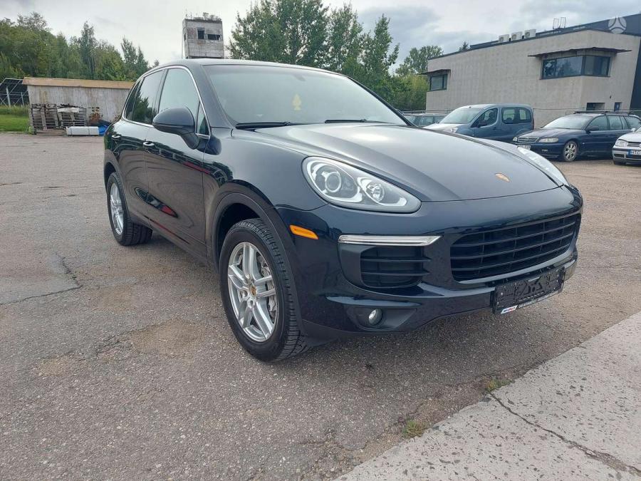 Blue Porsche Cayenne 2016 in Siauliai, with an engine capacity of 3.60 L and mileage of 273 thousand km for 16750 €, photo 1 on AUTOMOTO.COM.LV