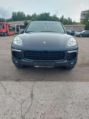 Blue Porsche Cayenne 2016 in Siauliai, with an engine capacity of 3.60 L and mileage of 273 thousand km for 16750 €, photo 3 on AUTOMOTO.COM.LV