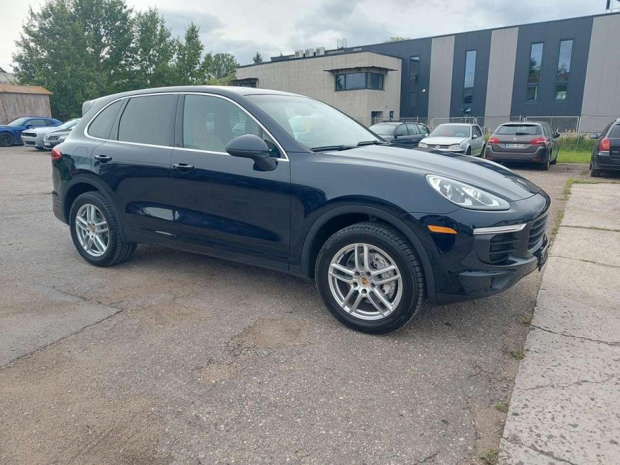 Blue Porsche Cayenne 2016 in Siauliai, with an engine capacity of 3.60 L and mileage of 273 thousand km for 16750 €, photo 4 on AUTOMOTO.COM.LV