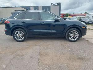 Blue Porsche Cayenne 2016 in Siauliai, with an engine capacity of 3.60 L and mileage of 273 thousand km for 16750 €, photo 5 on AUTOMOTO.COM.LV