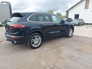 Blue Porsche Cayenne 2016 in Siauliai, with an engine capacity of 3.60 L and mileage of 273 thousand km for 16750 €, photo 6 on AUTOMOTO.COM.LV