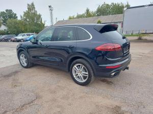 Blue Porsche Cayenne 2016 in Siauliai, with an engine capacity of 3.60 L and mileage of 273 thousand km for 16750 €, photo 10 on AUTOMOTO.COM.LV