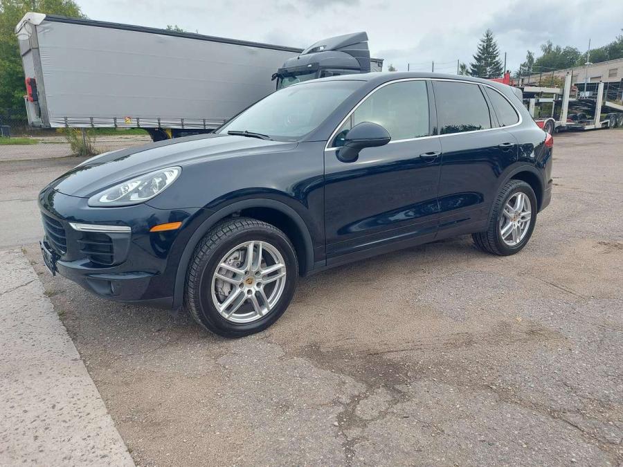 Blue Porsche Cayenne 2016 in Siauliai, with an engine capacity of 3.60 L and mileage of 273 thousand km for 16750 €, photo 12 on AUTOMOTO.COM.LV