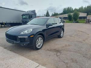 Blue Porsche Cayenne 2016 in Siauliai, with an engine capacity of 3.60 L and mileage of 273 thousand km for 16750 €, photo 13 on AUTOMOTO.COM.LV