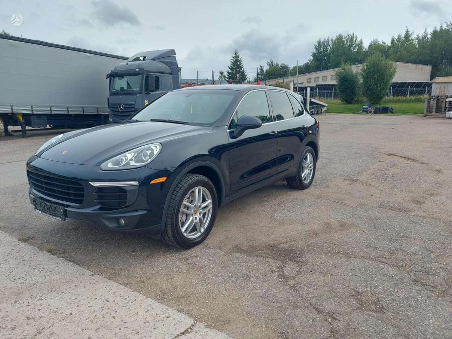 Blue Porsche Cayenne 2016 in Siauliai, with an engine capacity of 3.60 L and mileage of 273 thousand km for 16750 €, photo 13 on AUTOMOTO.COM.LV