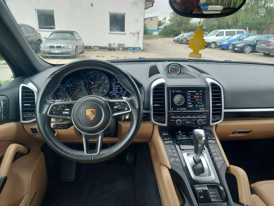 Blue Porsche Cayenne 2016 in Siauliai, with an engine capacity of 3.60 L and mileage of 273 thousand km for 16750 €, photo 14 on AUTOMOTO.COM.LV