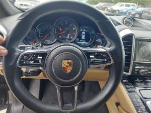 Blue Porsche Cayenne 2016 in Siauliai, with an engine capacity of 3.60 L and mileage of 273 thousand km for 16750 €, photo 16 on AUTOMOTO.COM.LV