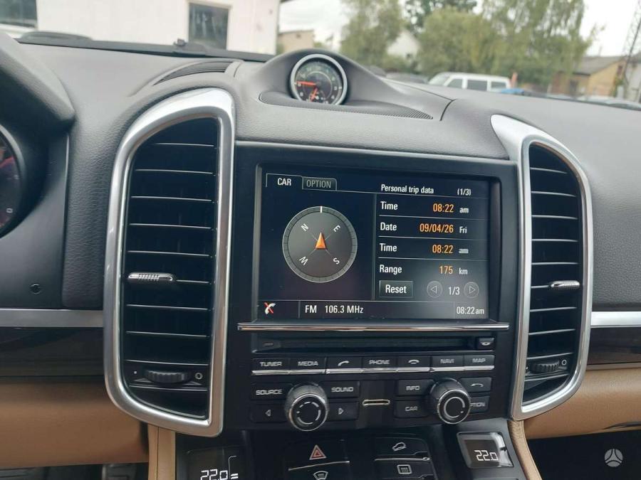 Blue Porsche Cayenne 2016 in Siauliai, with an engine capacity of 3.60 L and mileage of 273 thousand km for 16750 €, photo 17 on AUTOMOTO.COM.LV