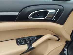 Blue Porsche Cayenne 2016 in Siauliai, with an engine capacity of 3.60 L and mileage of 273 thousand km for 16750 €, photo 20 on AUTOMOTO.COM.LV