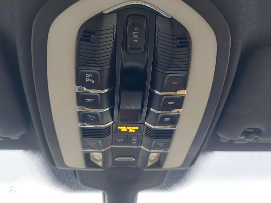 Blue Porsche Cayenne 2016 in Siauliai, with an engine capacity of 3.60 L and mileage of 273 thousand km for 16750 €, photo 23 on AUTOMOTO.COM.LV