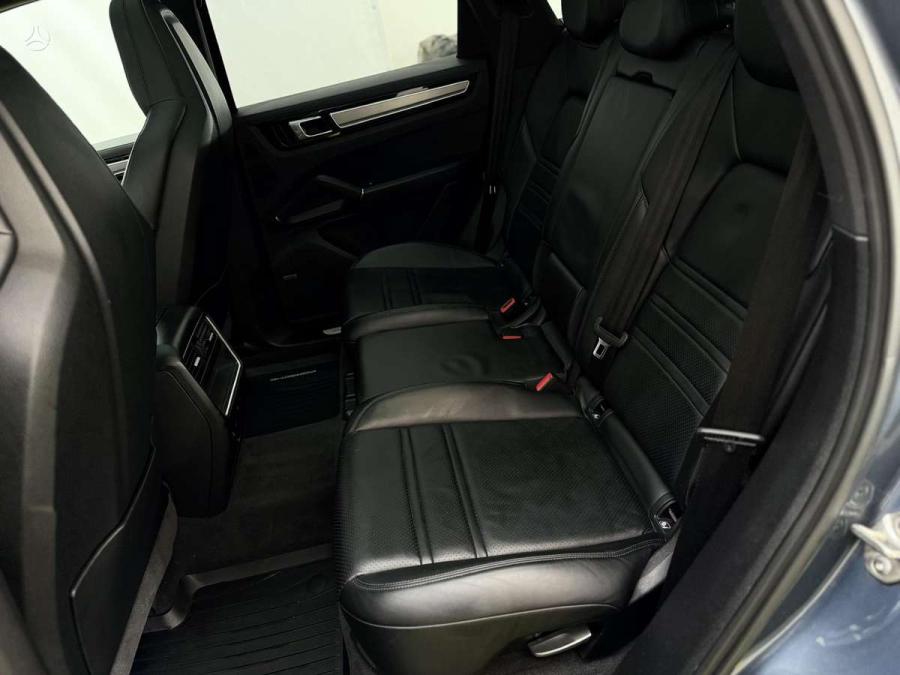 Zils Porsche Cayenne 2017 Viļņa, ar dzinēja tilpumu 2.89 L un nobraukumu 111 tūkst. km par 52000 €, foto 10 vietnē AUTOMOTO.COM.LV