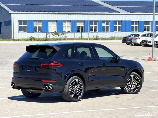 Zils Porsche Cayenne 2017 Tauragė, ar dzinēja tilpumu 3.00 L un nobraukumu 124 tūkst. km par 25500 €, foto 9 vietnē AUTOMOTO.COM.LV
