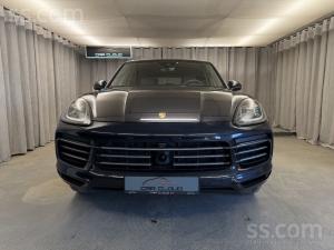 Blue Porsche Cayenne 2018 in Riga, with an engine capacity of 2.90 L and mileage of 99 thousand km for 49990 €, photo 3 on AUTOMOTO.COM.LV